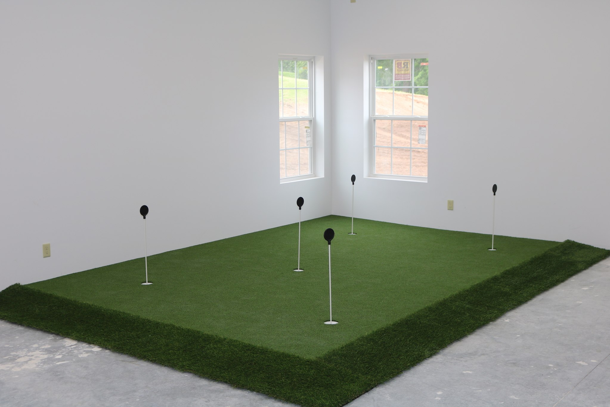 An Indoor Practice Putting Green is Essential for Avid Golfers